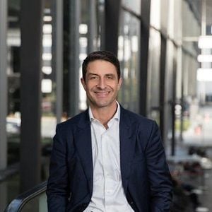 Qantas lets go of international CEO Tino La Spina